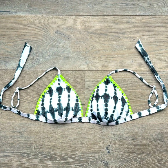 VENUS | Swim | Venus Navy White Tiedye Wneon Green Crochet Border ...
